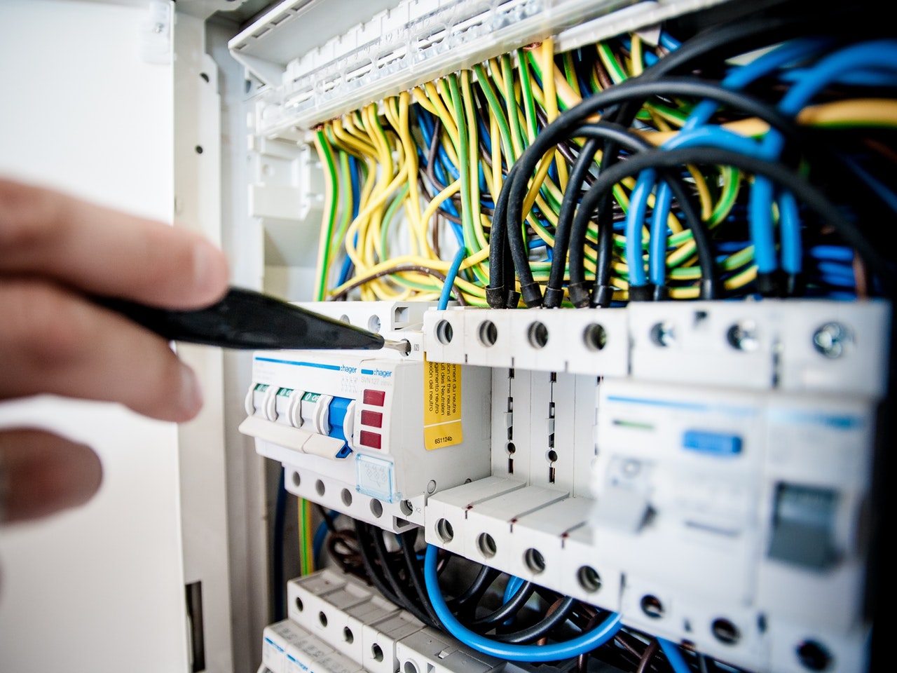 Expert Electrical Engineering & Electrician Services